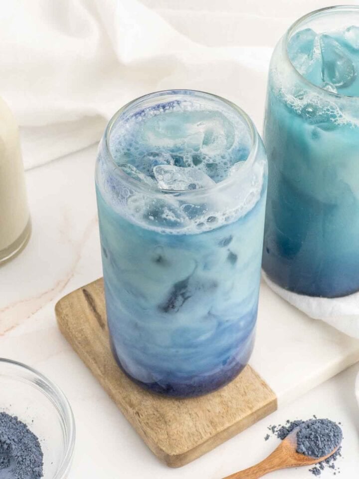 Cold Brewed Butterfly Pea Matcha Latte - Easy Chickpeasy